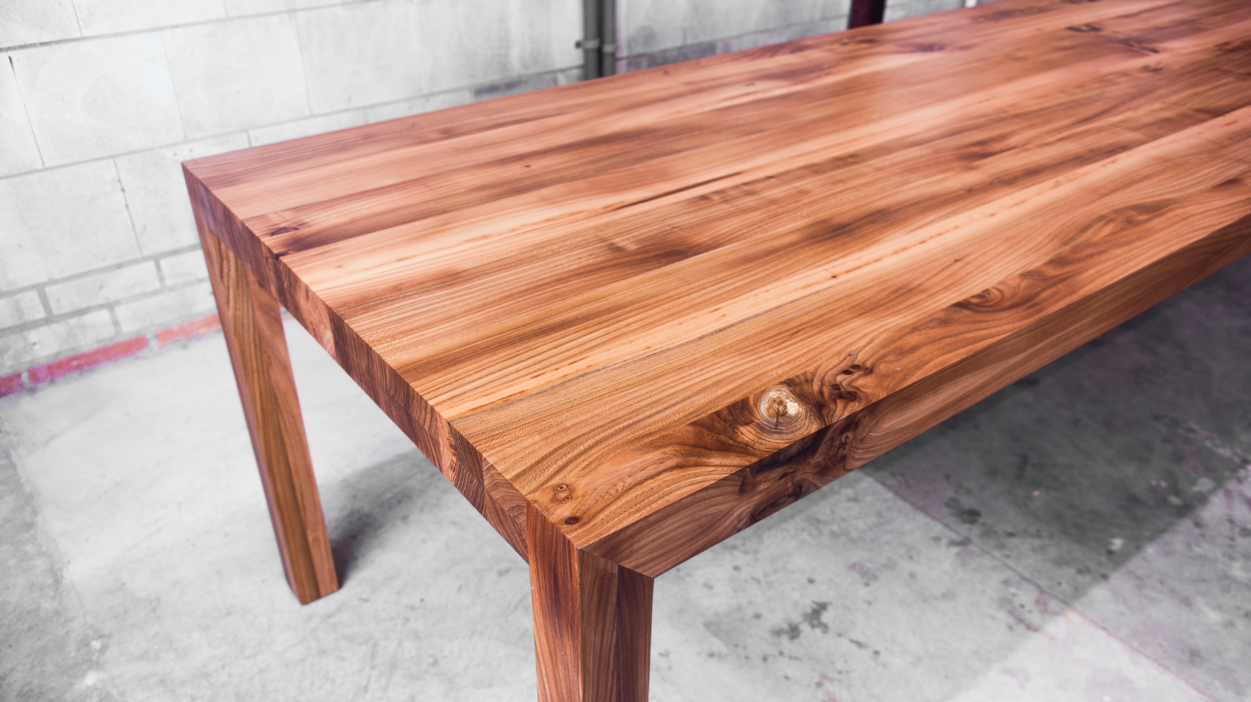 tafel massief iepenhout - moderne iepenhouten tafels - op maat